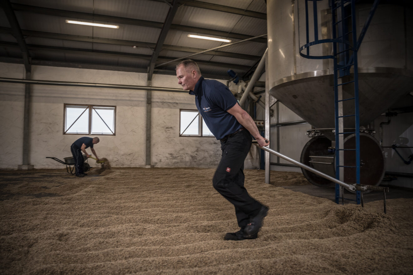 What is Traditional Floor Malting? This is how we do it at Kilchoman ...